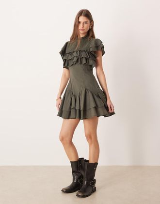 Asos Hochgeschlossenes Minikleid in Anthrazitgrau mit Raffung und R&uuml;schen