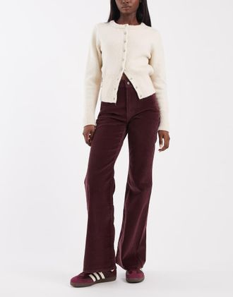 Levi's Ribcage Flare Cord-Jeans in Burgunderrot-Braun