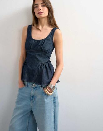 Topshop Top en jean &agrave; basque avec buste fronc&eacute; - Bleu moyen