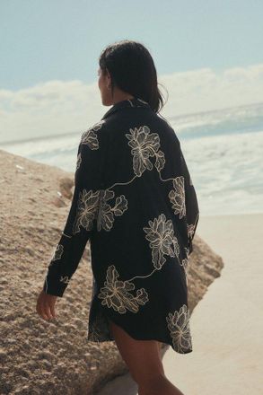 Next Strandshirt Strandhemd mit Blumen-Stickerei (1-tlg)