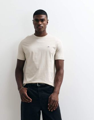 GANT T-shirt coupe classique &agrave; manches courtes et &eacute;cusson - Beige-Neutral