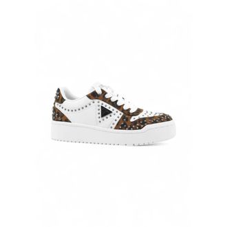 Guess Mogana Stud Sneaker - - Shoes - Damen - Wei&szlig; - 40 EU