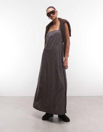 Collusion Maxikleid mit Smock- und Tunnelzugdetail in braun kariert