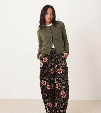 Asos Petite ASOS DESIGN Petite - Pantalon large en velours c&ocirc;tel&eacute; &agrave; imprim&eacute; fleurs-Multicolore