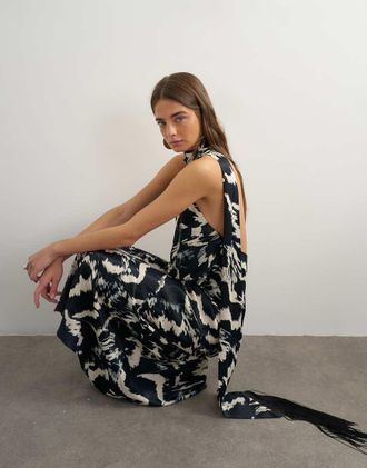 Topshop robe longue en satin asym&eacute;trique &agrave; col halter avec &eacute;charpe &agrave; franges imprim&eacute; animal-Multi
