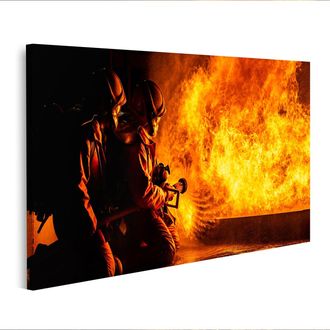 Islandburner Bild auf Leinwand Feuerwehr verwenden Twirl Wasser Nebel Spritzen unten Feuer Flamme Feuerwehr Panorama mit Twirl Wasser Nebel Typ Feuerl&ouml;scher f&uuml;r Dr