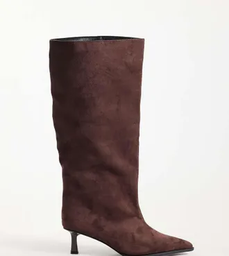 Public Desire Lola Kitten-Heel-Stiefel bis zum Knie in Braun aus Velourslederimitat