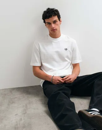 Fred Perry T-shirt en piqu&eacute; textur&eacute; &agrave; rayures - Blanc