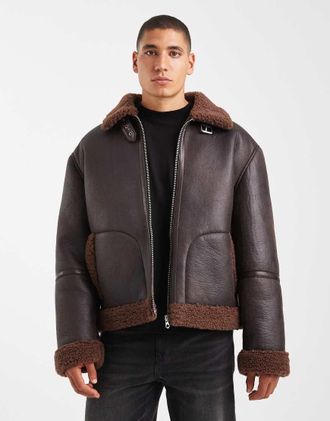 Asos Pilotenjacke aus Kunstleder in Dunkelbraun mit Teddyfutter-Brown