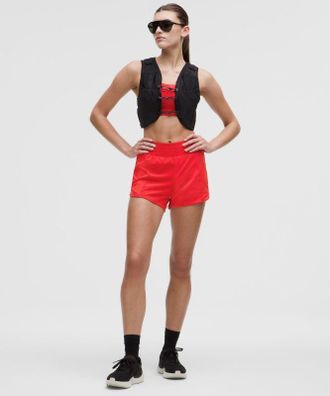 lululemon Short Hotty Hot doubl&eacute; taille haute pour Femmes - 10 cm - Rouge - Taille 12