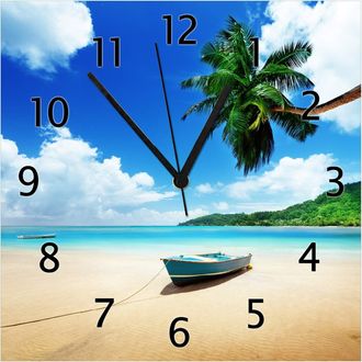 Wallario Design-Wanduhr Urlaub am Palmenstrand unter Palmen mit Fischerboot aus Glas, Motiv-Uhr Gr&ouml;&szlig;e 30 x 30 cm, Schwarze Zeiger