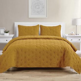 VCNY Home Quilt Set Leichte Tagesdecke mit passenden Kissenbez&uuml;gen, gem&uuml;tliche Raumdekoration, Mikrofaser, Gold, Full/Queen