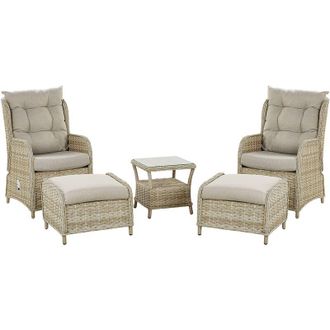 Beliani Salon de Jardin ou Terrasse 2 Places 2 Fauteuils Inclinables avec Repose-pieds et Table dAppoint en Rotin Beige au Style Boho et rustique Beliani