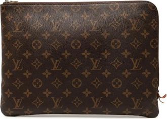 Louis Vuitton 2017 Monogram Etui Voyage MM Clutch - Braun