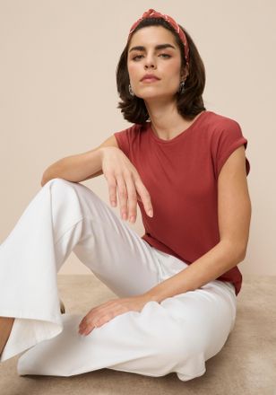 Tamaris T-Shirt TAMARIS, Damen, Gr. 38, rot (karminrot), Single Jersey, Obermaterial: 95% Viskose, 5% Elasthan, Basic, regular fit h&uuml;ftbedeckend, Rundhals, Au