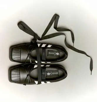 adidas Originals x Jennie Superstars II ballerines de sport noires et blanches