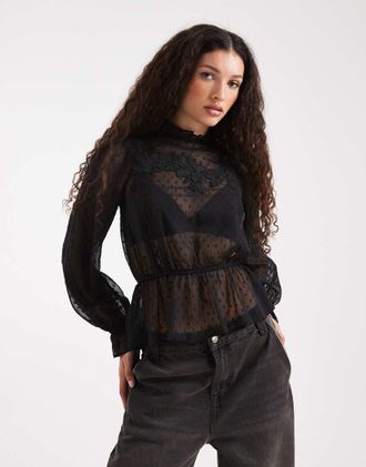 Miss Selfridge Victoriana - Bestickte Bluse aus Chiffon in Schwarz