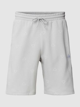 adidas Shorts mit Allover-Label-Print