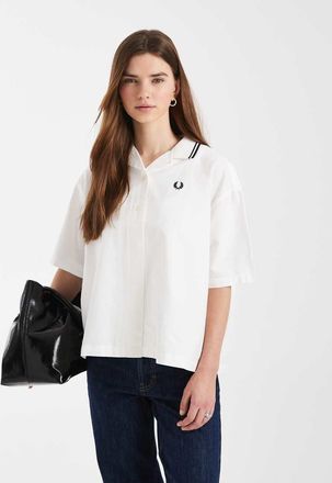 Fred Perry Hemd in Wei&szlig; mit Zierstreifen und Logo