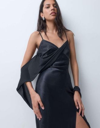 Asos Maxikleid mit Drap&eacute;-Schal und hohem Schlitz in Schwarz