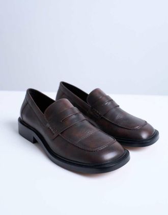 Topshop Cole - Hochwertige Loafer mit quadratischer Zehenpartie aus echtem Leder in Braun im Used-Look