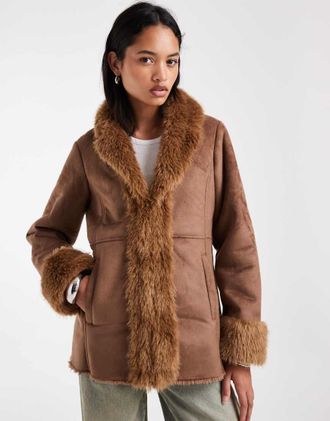 Vero Moda veste effet daim doubl&eacute;e imitation peau de mouton marron