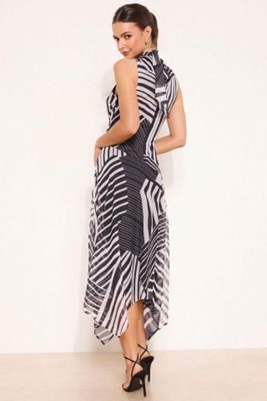 Lipsy Zipfelkleid Lipsy Fit and Flare Neckholder-Kleid, Kurzgr&ouml;&szlig;e (1-tlg)