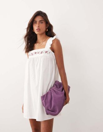 Motel Sanaly - Minikleid aus Popeline in Wei&szlig; mit R&uuml;schen&auml;rmeln