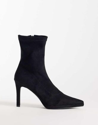 Simmi London Simmi London Grech Sock-Boots mit Absatz in schwarzer Wildlederoptik