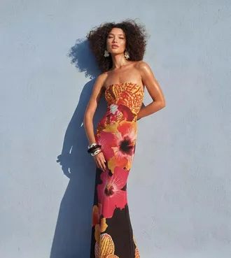KAIIA Exclusivit&eacute; - Kaiia - Robe bandeau longue pr&egrave;s du corps en tulle &agrave; ourlet en pointe - Noir &agrave; orchid&eacute;es roses