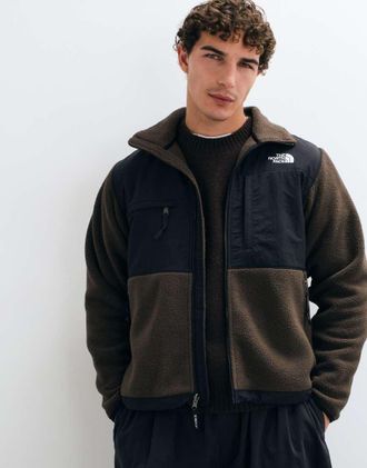The North Face Retro Denali Jacke in Braun und Schwarz