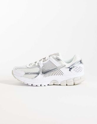 Nike Zoom Vomero 5 Sneaker in Wei&szlig; und Silberchrom