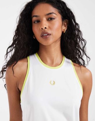 Fred Perry D&eacute;bardeur avec logo tennis au centre - Blanc