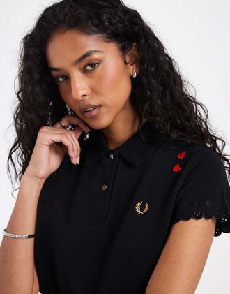 Fred Perry x Amy Winehouse - Polohemd in Schwarz mit Stickerei