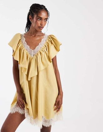 Asos Robe courte en popeline &agrave; volants avec col V et d&eacute;tails en dentelle - Jaune sombre-Rose