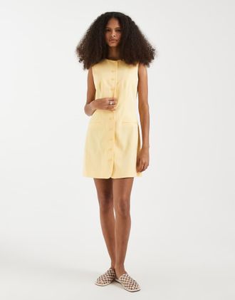 Vero Moda &Auml;rmelloses, elegantes Minikleid in Goldgelb mit Knopfleiste