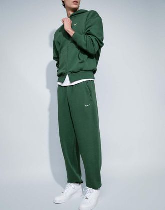 Nike Solo Fleece Joggers mit B&uuml;ndchen in Dunkelgr&uuml;n