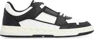 Valentino Freedots Low-Top-Sneaker mit Ledereins&auml;tzen - - Shoes - Herren - Schwarzk - 44 EU