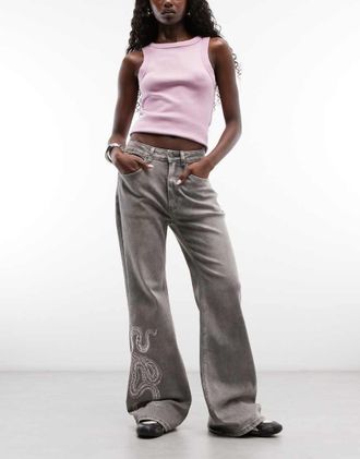 Ed Hardy Jeans mit ausgestelltem Bein und Schlangenmuster in Grau