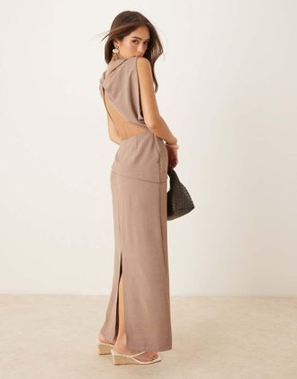 Asos Robe mi-longue asymétrique avec dos torsadé - Moka-Marron