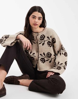 Miss Selfridge Strickjacke mit Deckenstich und Blumenmuster-Weiß