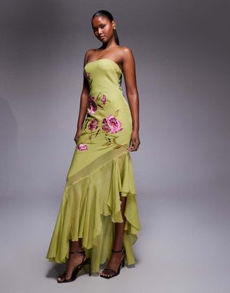 Asos Robe bandeau longue &agrave; fleurs brod&eacute;es avec ourlet asym&eacute;trique &agrave; volants - Vert