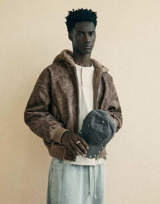 Bershka Wendejacke mit Faux-Fur und Kapuze in Braun
