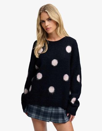 Superdry pull effet bross&eacute; &agrave; pois en bleu marine/rose p&acirc;le