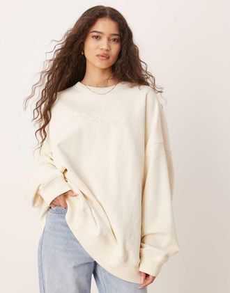 adidas Originals Essentials - Sweat oversize &agrave; col ras de cou et logo lin&eacute;aire - Cr&egrave;me-Blanc