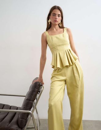 Topshop Top ajust&eacute; &agrave; ourlet arrondi - Babeurre-Jaune