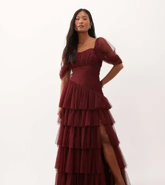 Lace & Beads Petite robe longue en tulle &agrave; &eacute;paules tombantes asym&eacute;trique avec d&eacute;tail volant&eacute;, bordeaux-Rouge