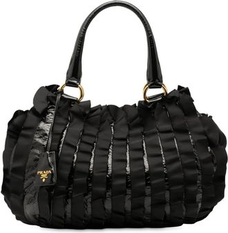 Prada Shopper - Vernice and Tessuto Ruffle Tote - Gr. unisize - in Schwarz - f&uuml;r Damen