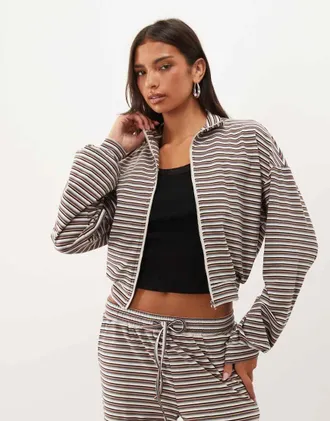 Missy Empire ensemble coordonn&eacute; veste &agrave; col chemin&eacute;e ray&eacute; marron et cr&egrave;me
