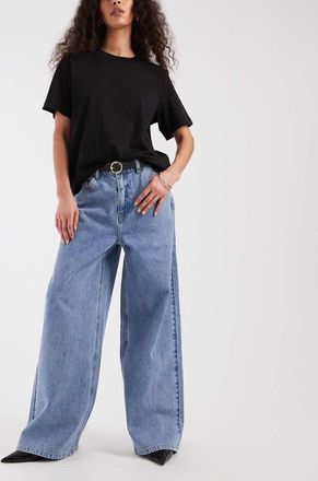 Object Luca - Locker geschnittene Jeans in hellblauer Waschung mit mittelhohem Bund und weitem Bein